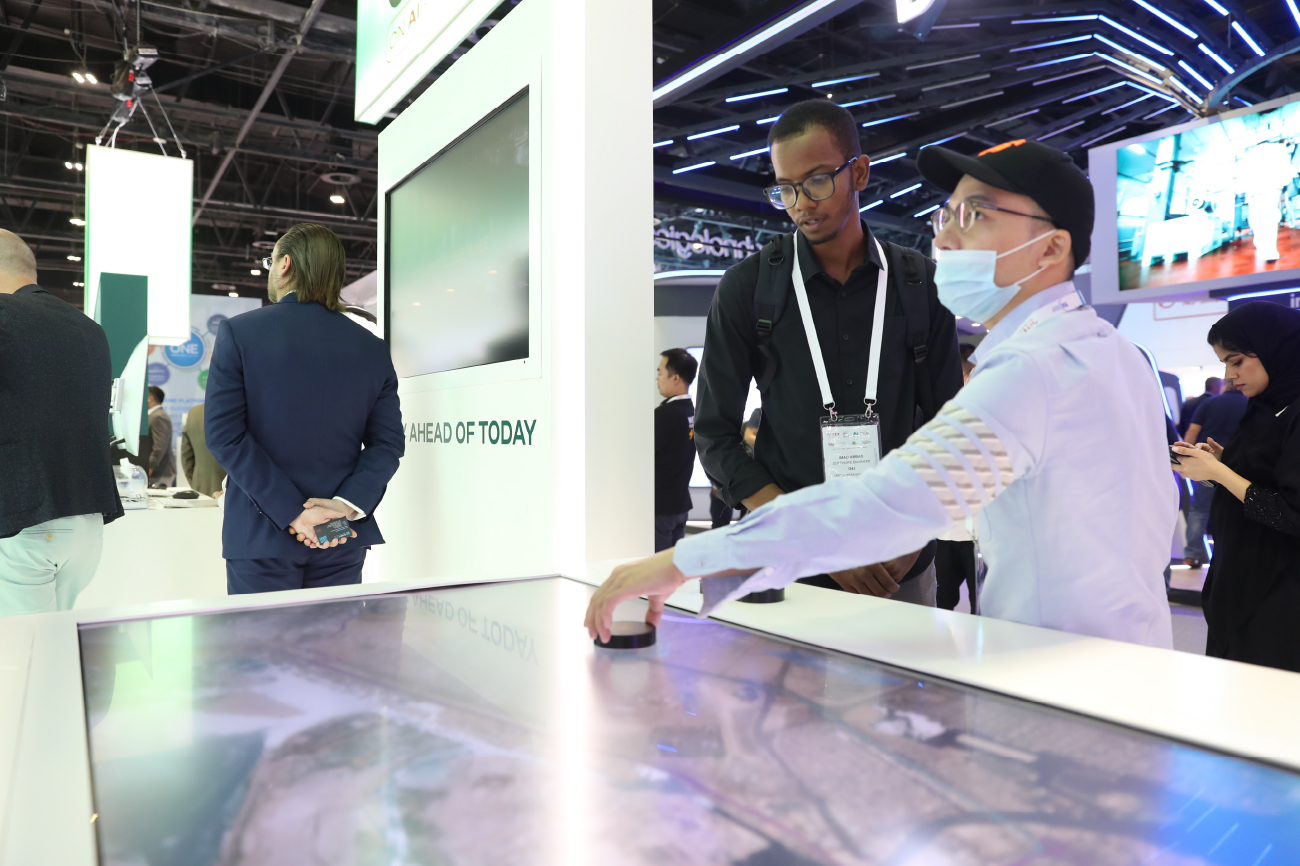 G42 – GITEX | The Hanging House – Experiential Agency